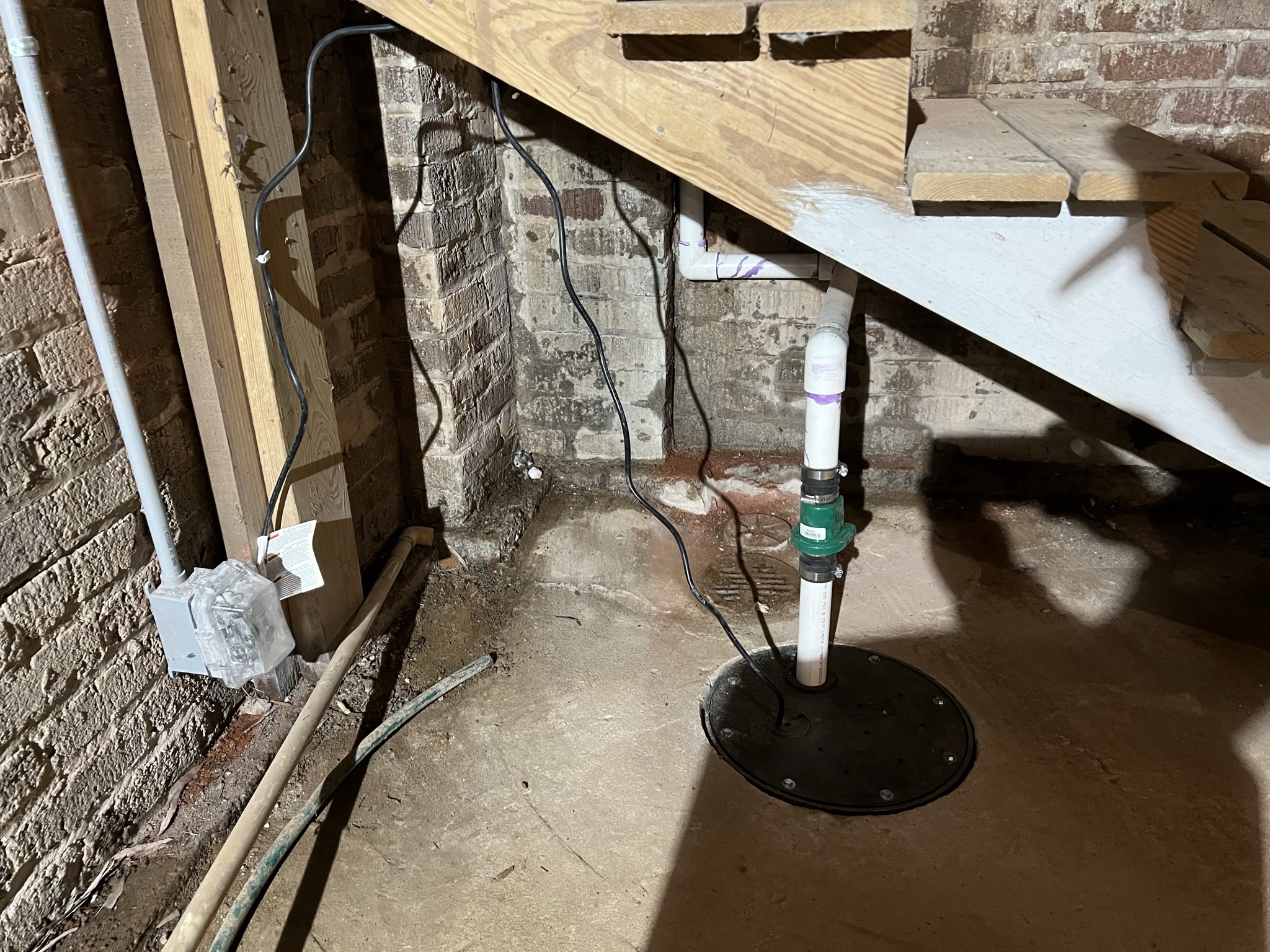 How Sump Pumps Prevent Basement Flooding in Spring | RhinoLift